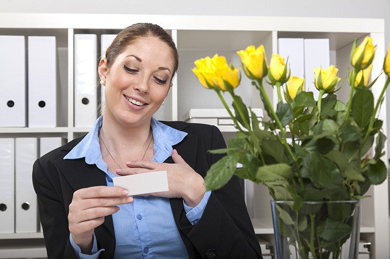 Tips Memberi Bunga untuk Rekan Kerja | FAVO